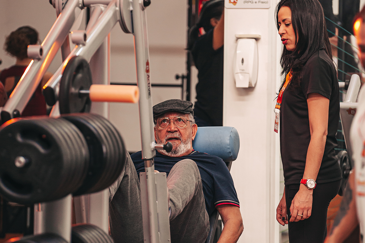 Musculação para Idosos: Conheça os benefícios | B-Active